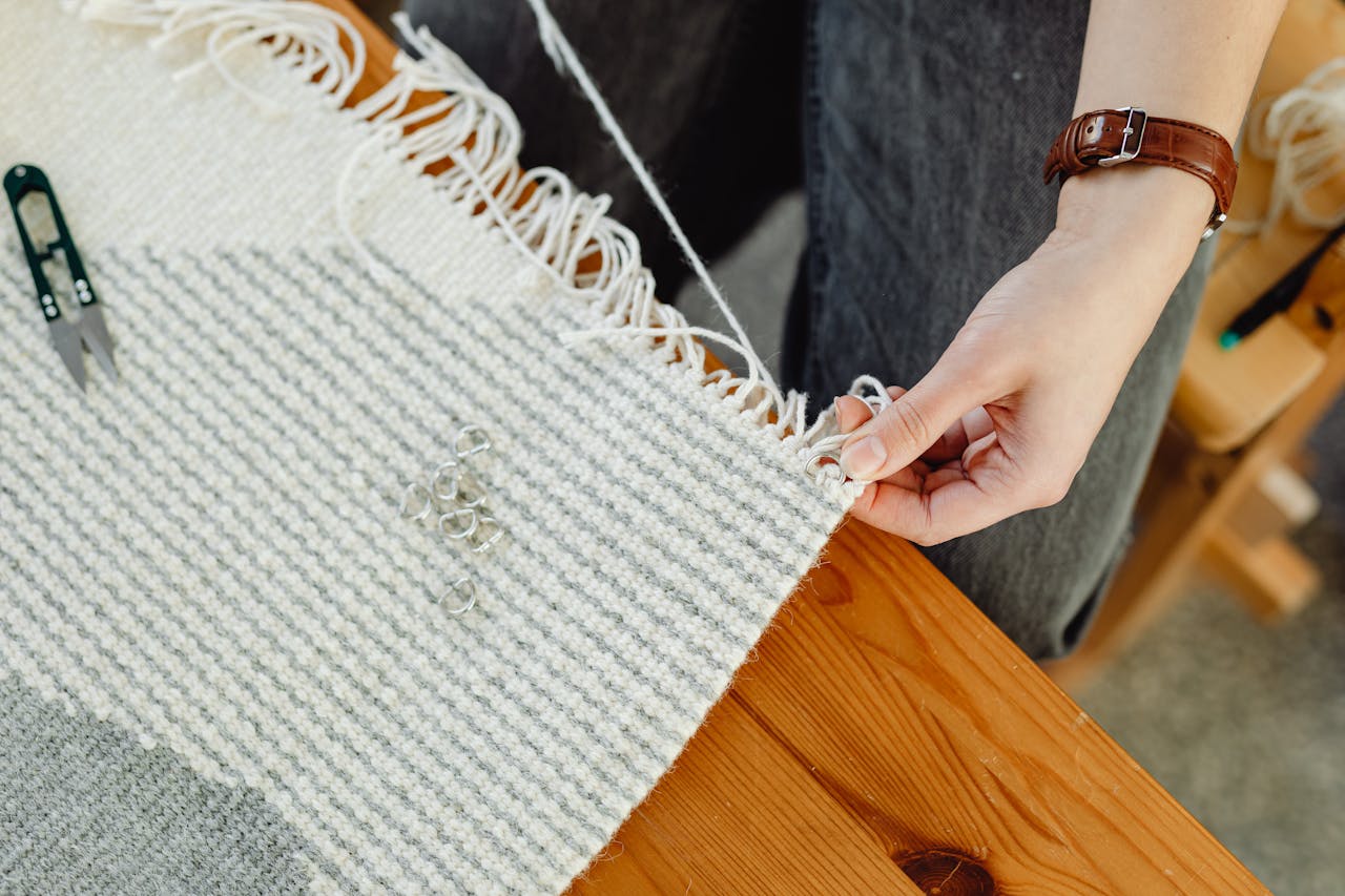 Selvedge explained simply: How to weave clean edges | Berliner Webstühle